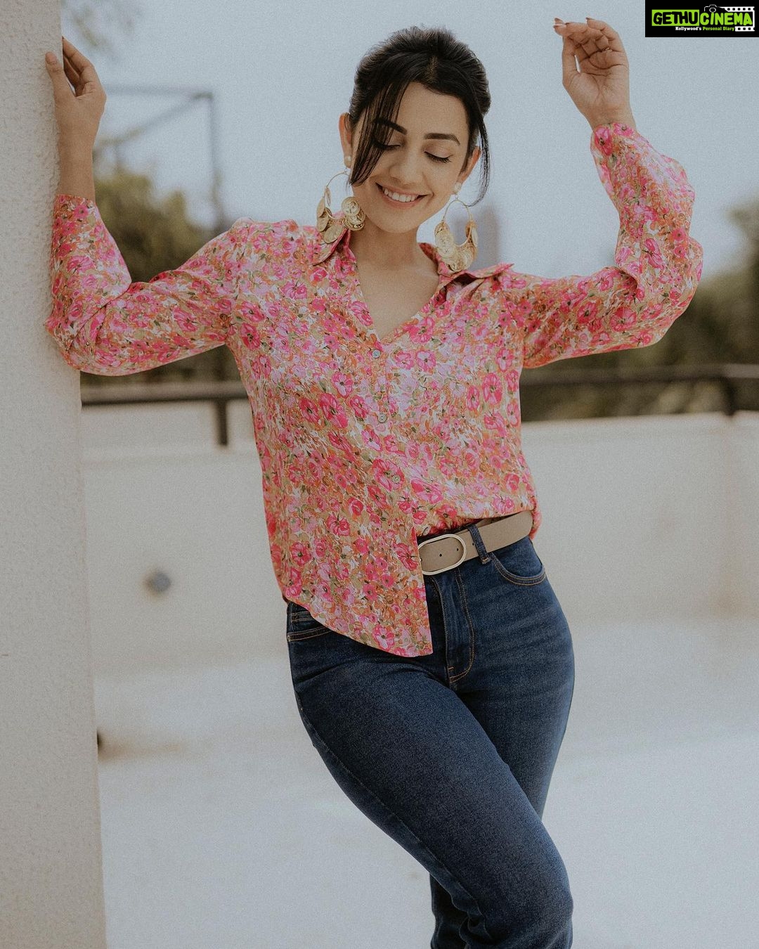 Actress Esha Kansara HD Instagram Photos and Wallpapers April 2023 ...