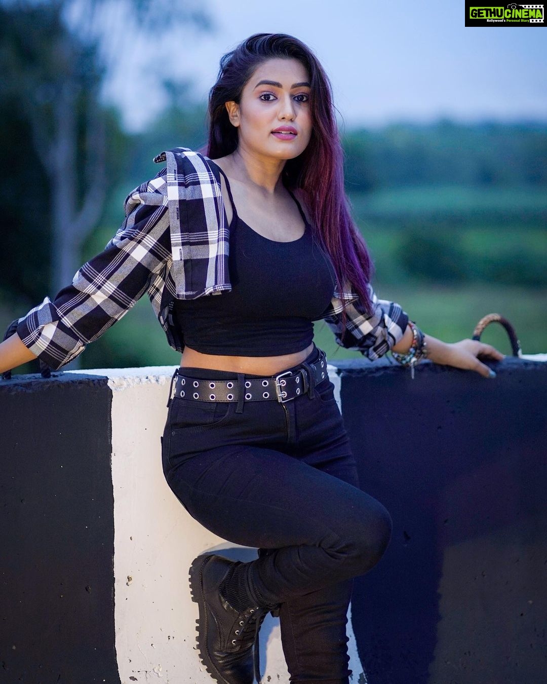 Garima Chaurasia Instagram – Kaho na kaho Yeh ankhein bolti hai O sanam ...