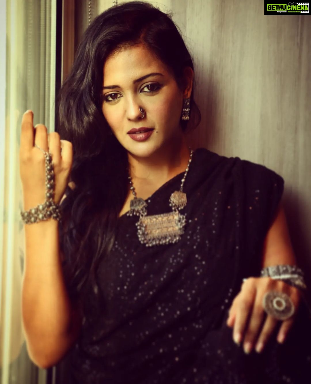 Gulki Joshi Instagram – Smile your way through.. @artographybysagar ...