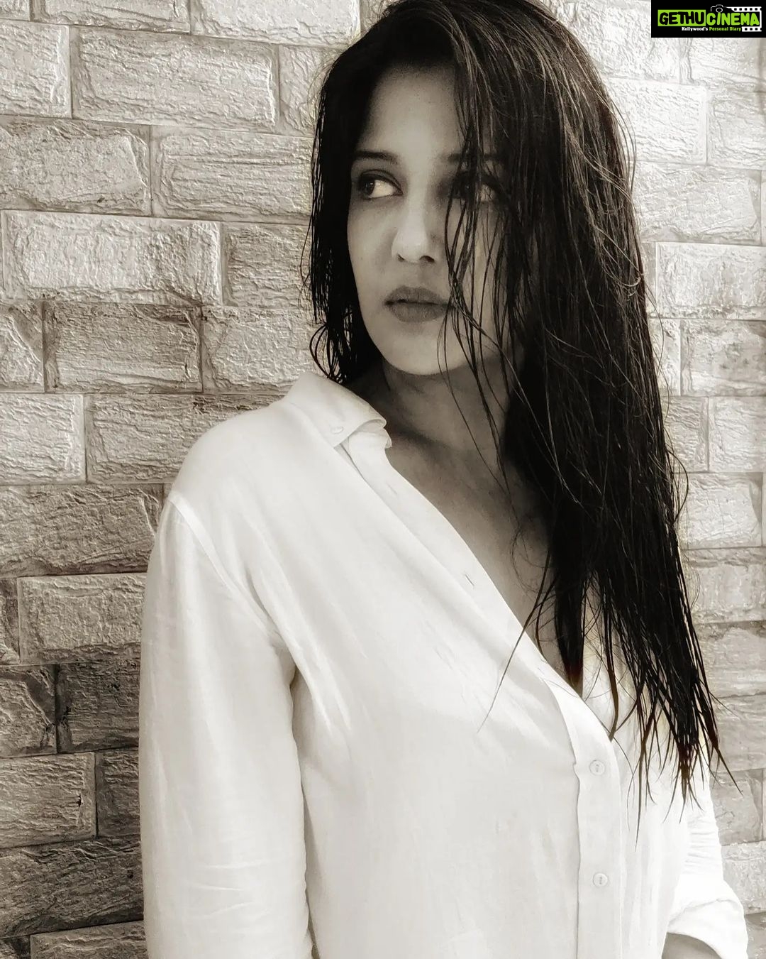 Gulki Joshi Instagram – अगर फितरत हमारी सहने की नही होती… तो हिम्मत ...