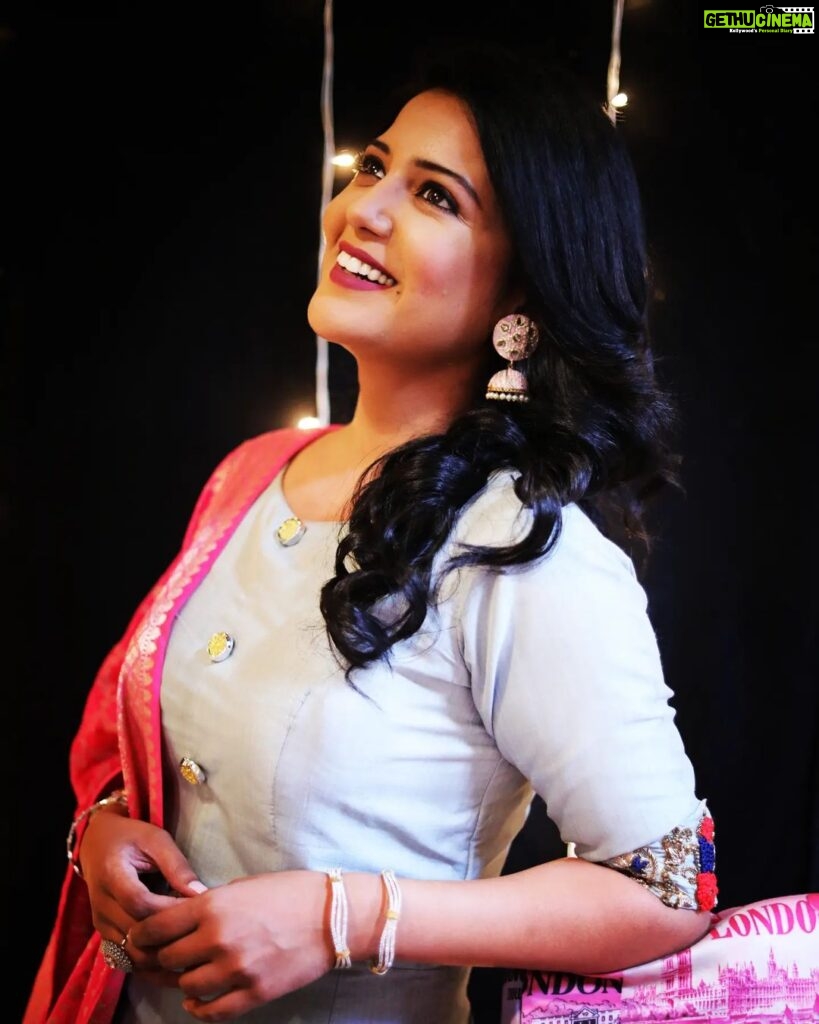 Actress Gulki Joshi HD Photos and Wallpapers August 2022 - Gethu Cinema