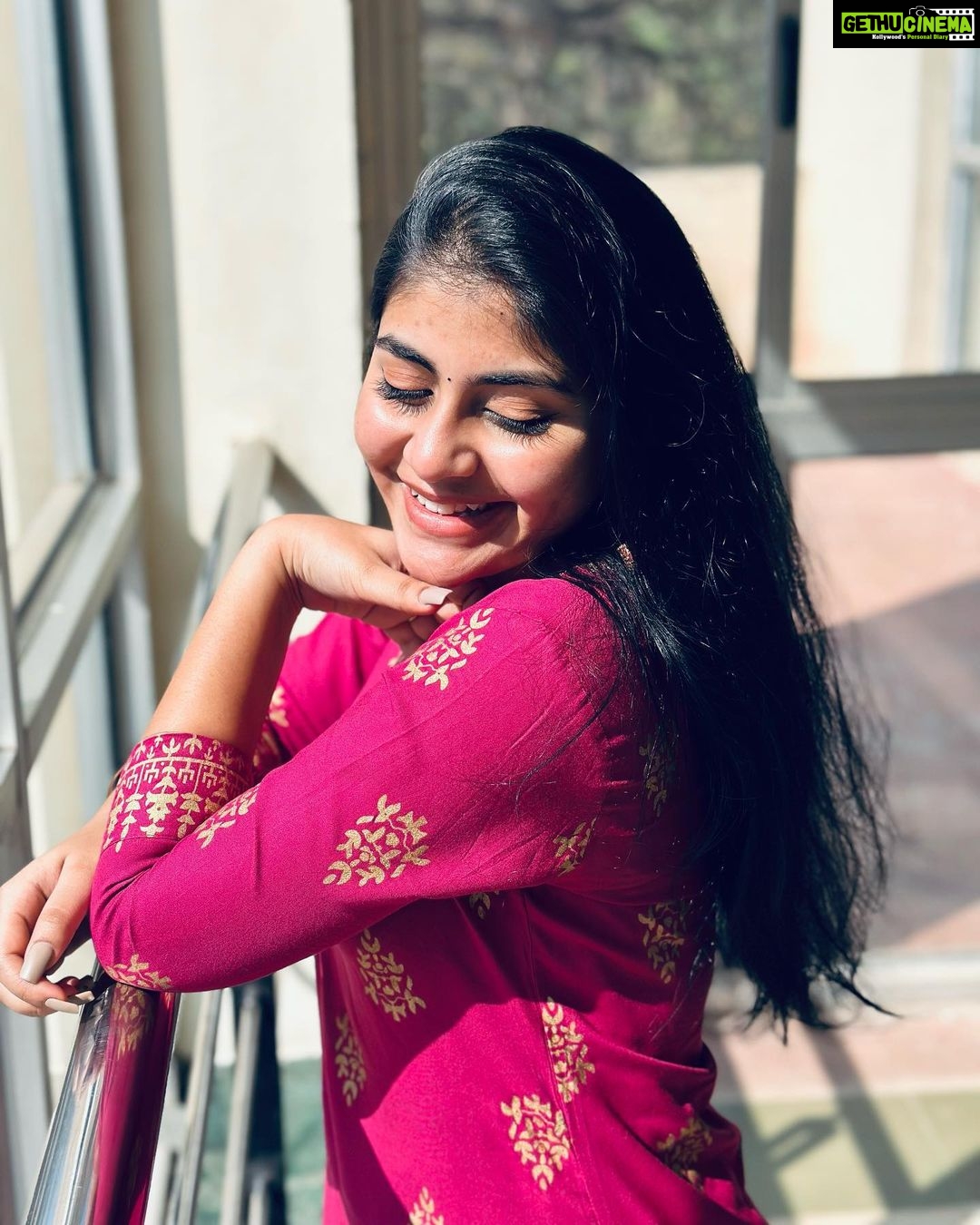 Hasini Anvi Instagram – Got that friday feeling 🫶🏼💕 #hasinianvi | Gethu ...