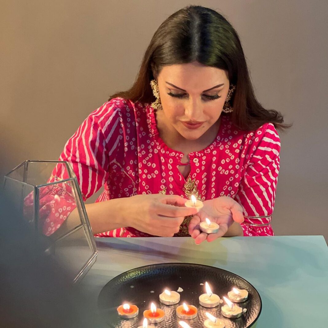 Actress Himanshi Khurana HD Photos and Wallpapers October 2022 - Gethu ...