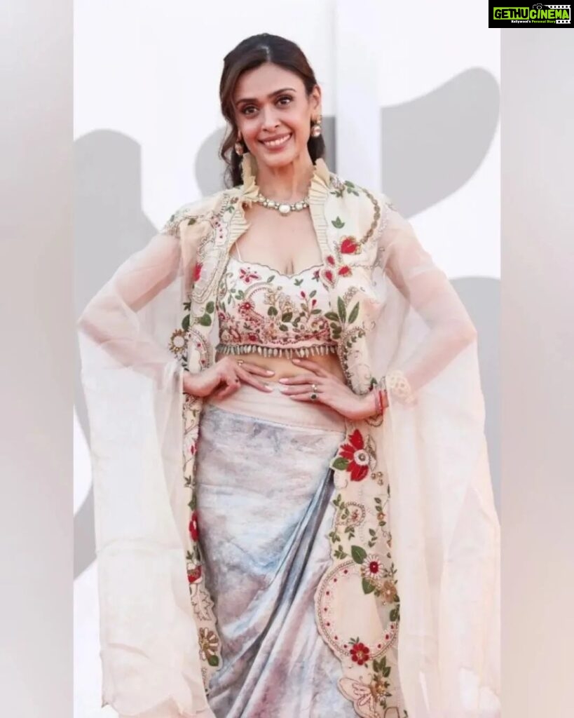 Actress Hrishitaa Bhatt HD Instagram Photos and Wallpapers September ...