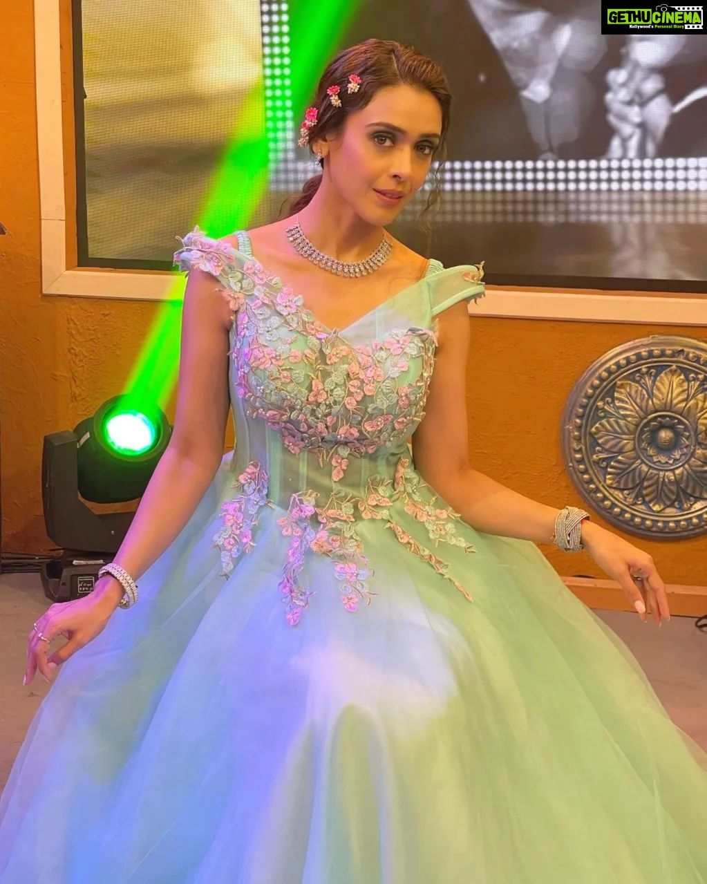 Actress Hrishitaa Bhatt HD Instagram Photos and Wallpapers January 2023 ...