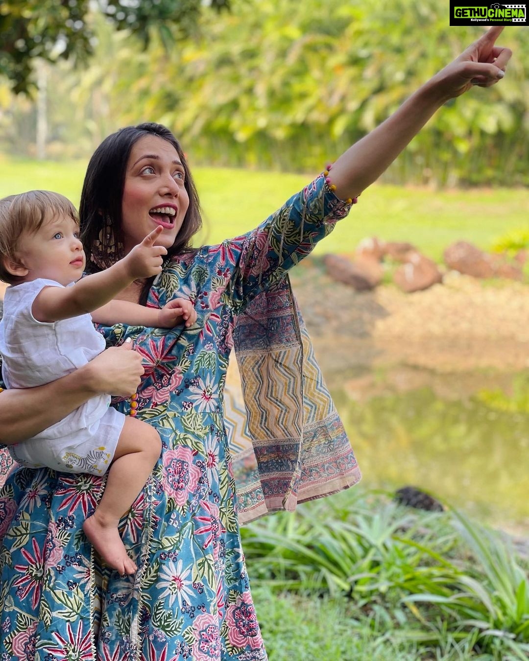 Jankee Parekh Instagram – Flowers, Leaves, Greens, Mumma & Sunlight… Just a few of Sufi’s ...