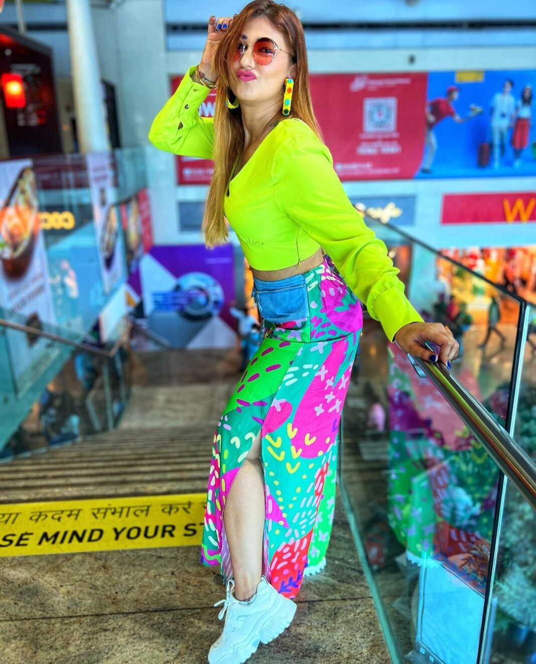 Singer Jasleen Matharu HD Photos and Wallpapers September 2022 - Gethu ...