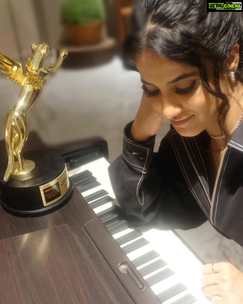 Singer Jasleen Royal HD Instagram Photos and Wallpapers June 2022 ...