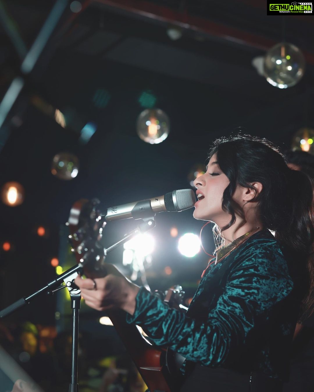 Singer Jasleen Royal HD Instagram Photos and Wallpapers June 2022 ...