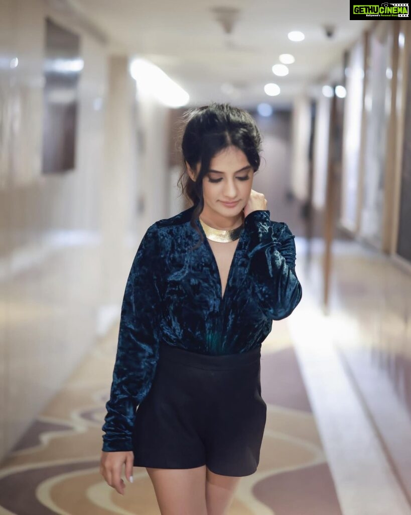 Singer Jasleen Royal HD Instagram Photos and Wallpapers April 2022 ...