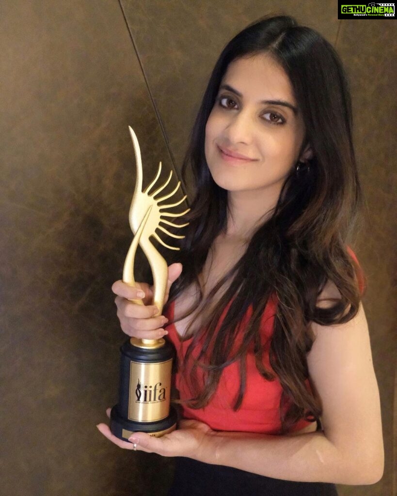 Singer Jasleen Royal HD Instagram Photos and Wallpapers March 2023 ...