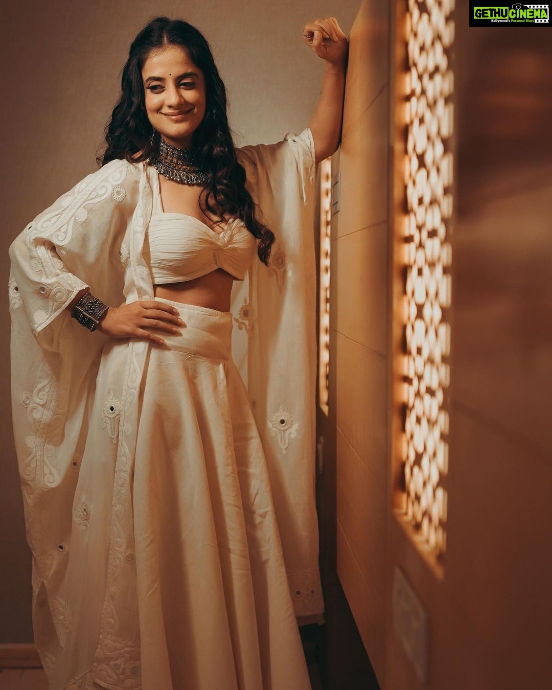 Singer Jasleen Royal HD Instagram Photos and Wallpapers June 2022 ...