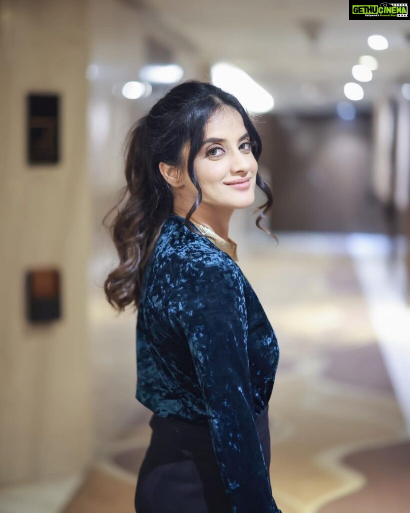 Singer Jasleen Royal HD Instagram Photos and Wallpapers June 2022 ...