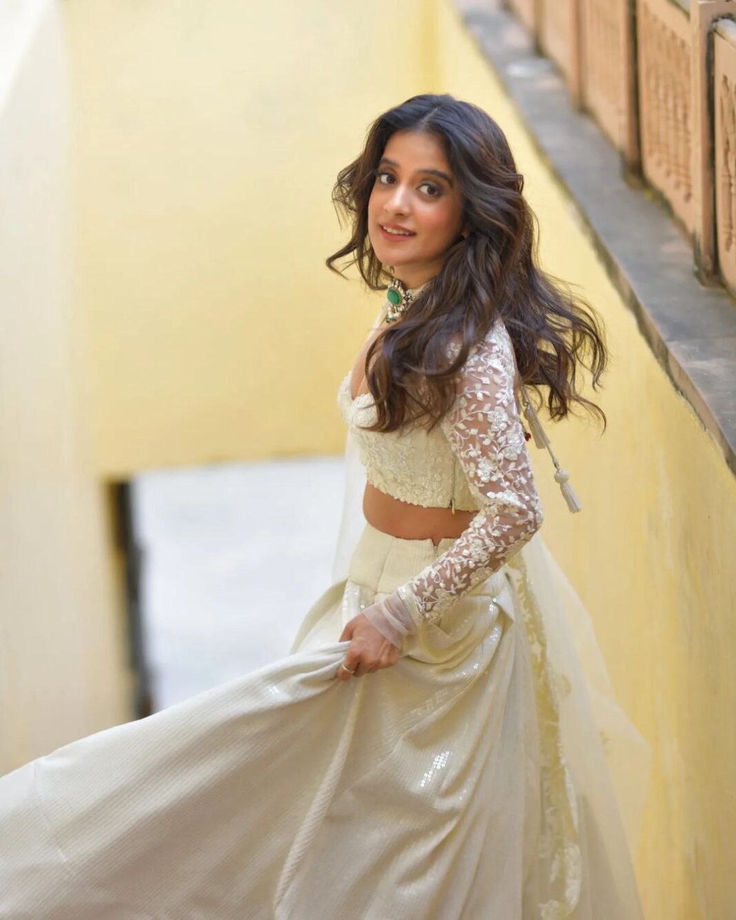 Singer Jasleen Royal HD Photos and Wallpapers June 2023 | Gethu Cinema