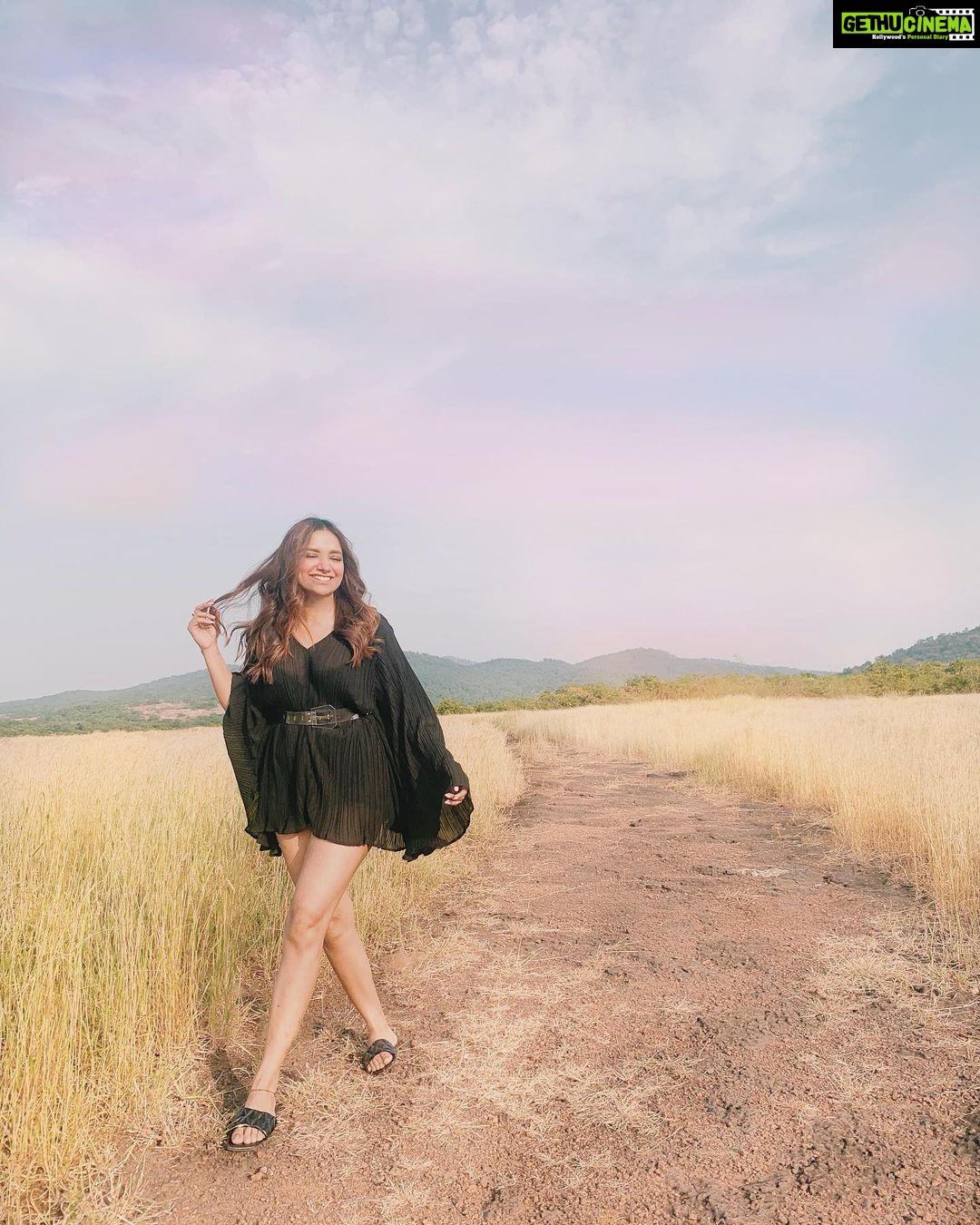 Actress Jiya Shankar HD Photos and Wallpapers November 2021 - Gethu Cinema