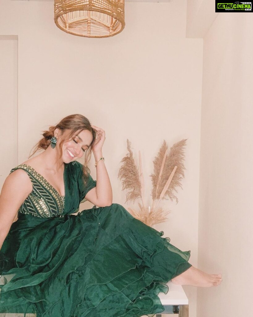 Actress Jiya Shankar HD Photos and Wallpapers November 2021 - Gethu Cinema