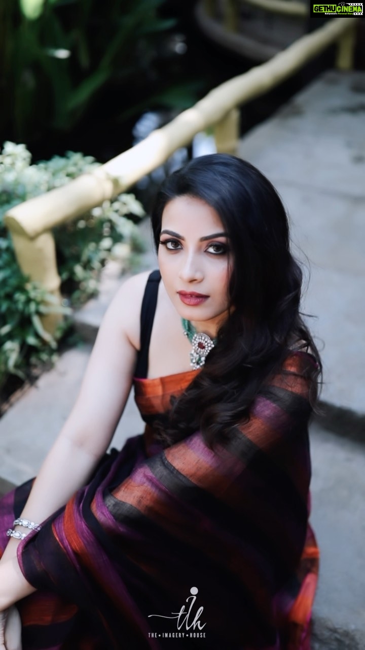 Kavya Shetty Instagram – When unsure about what to wear, drape a saree ...