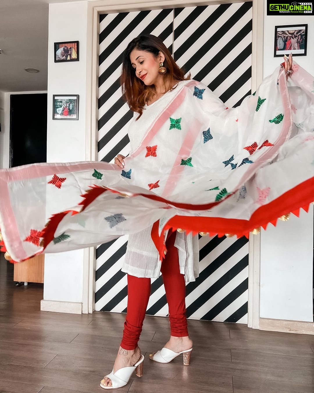 Kishwer Merchant Instagram – Lohri Ready in @trinjann ‘s Handcrafted ...