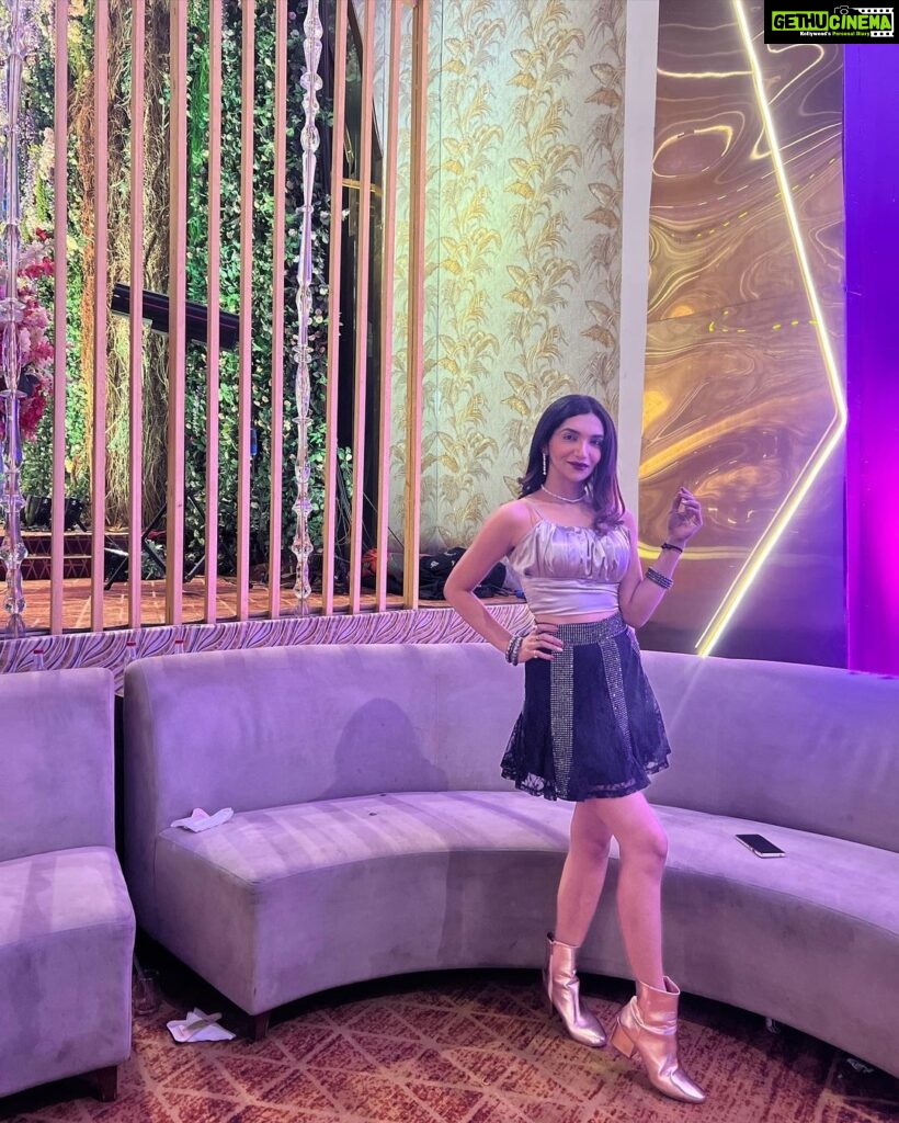 Kriti verma Instagram – I am touchwood lucky enuf to find these weirdos..would never let them go ...