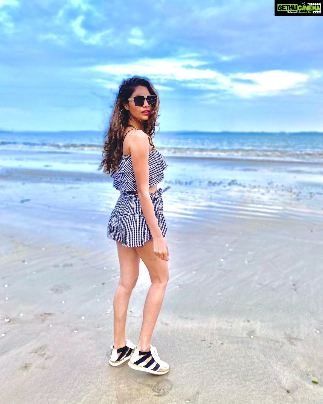 Lopamudra Raut Instagram – Thalassophile #beach #sea #blue #goa #nature ...