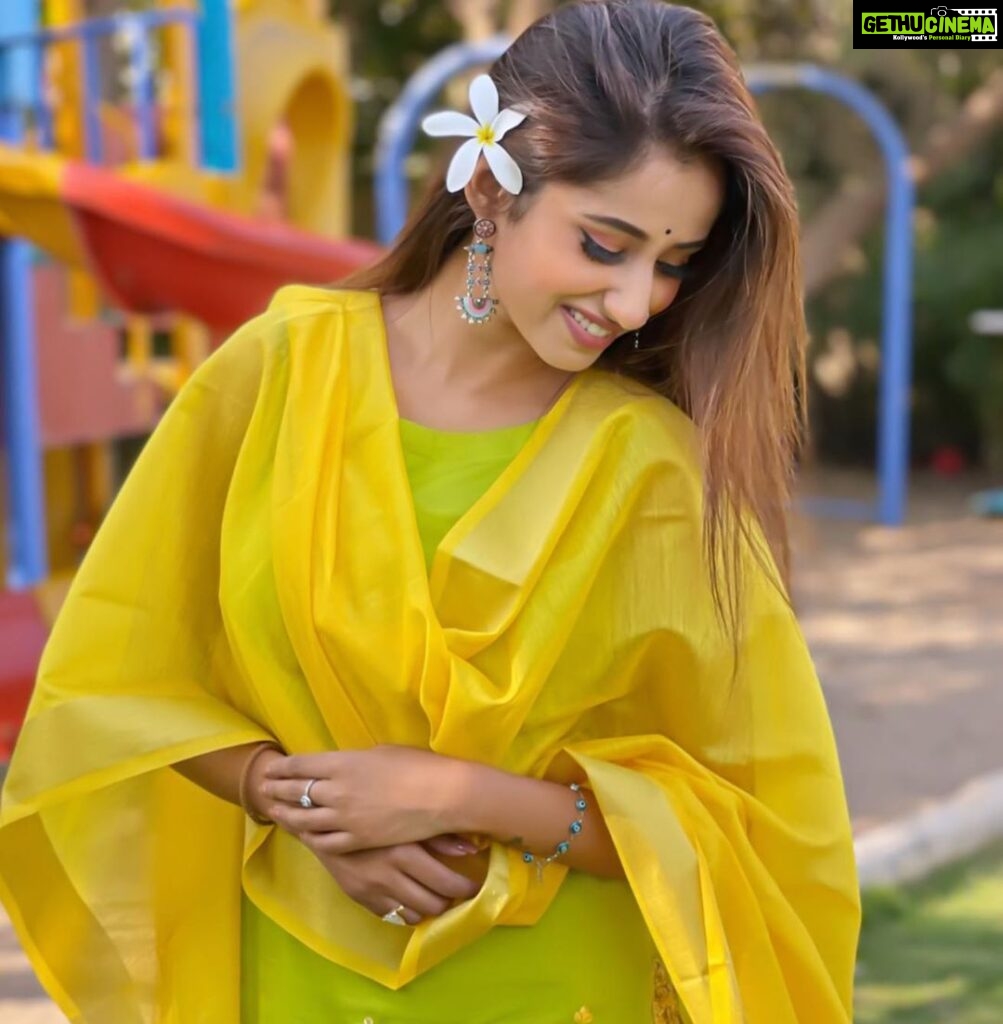 Actress Maera Mishra HD Instagram Photos and Wallpapers April 2023 ...