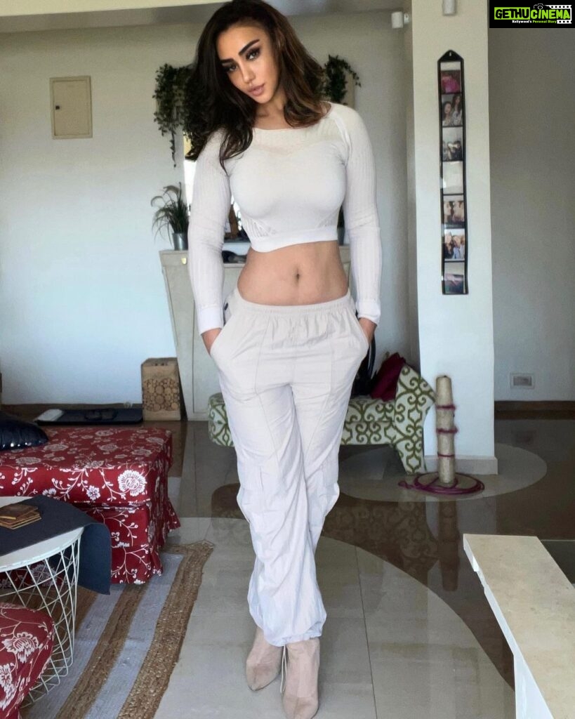 Actress Mahek Chahal HD Instagram Photos and Wallpapers April 2023 ...