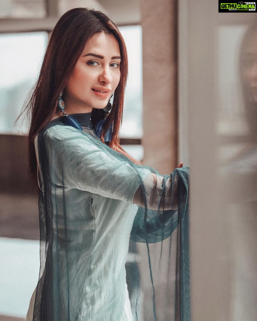 Actress Mahira Sharma HD Instagram Photos and Wallpapers April 2021 ...
