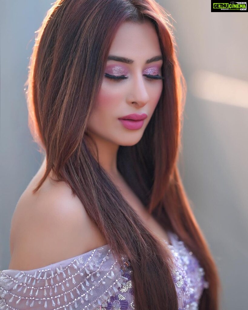 Actress Mahira Sharma HD Photos and Wallpapers October 2020 | Gethu Cinema