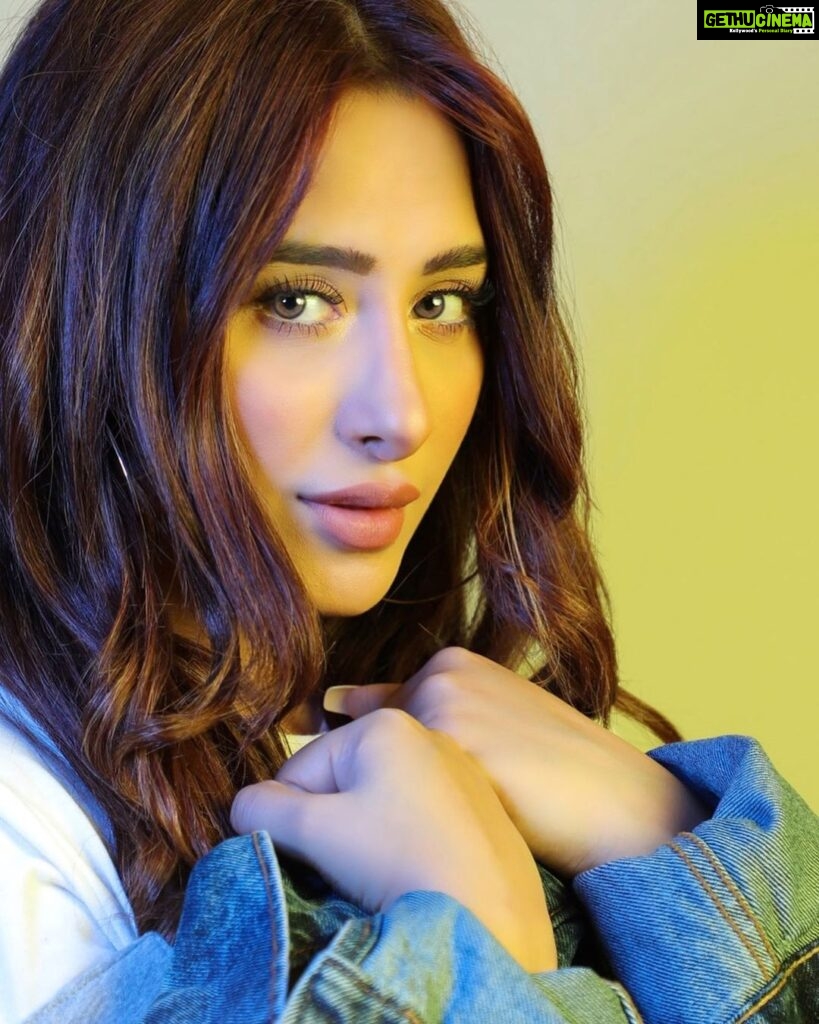 Actress Mahira Sharma HD Instagram Photos and Wallpapers October 2020 | Gethu Cinema