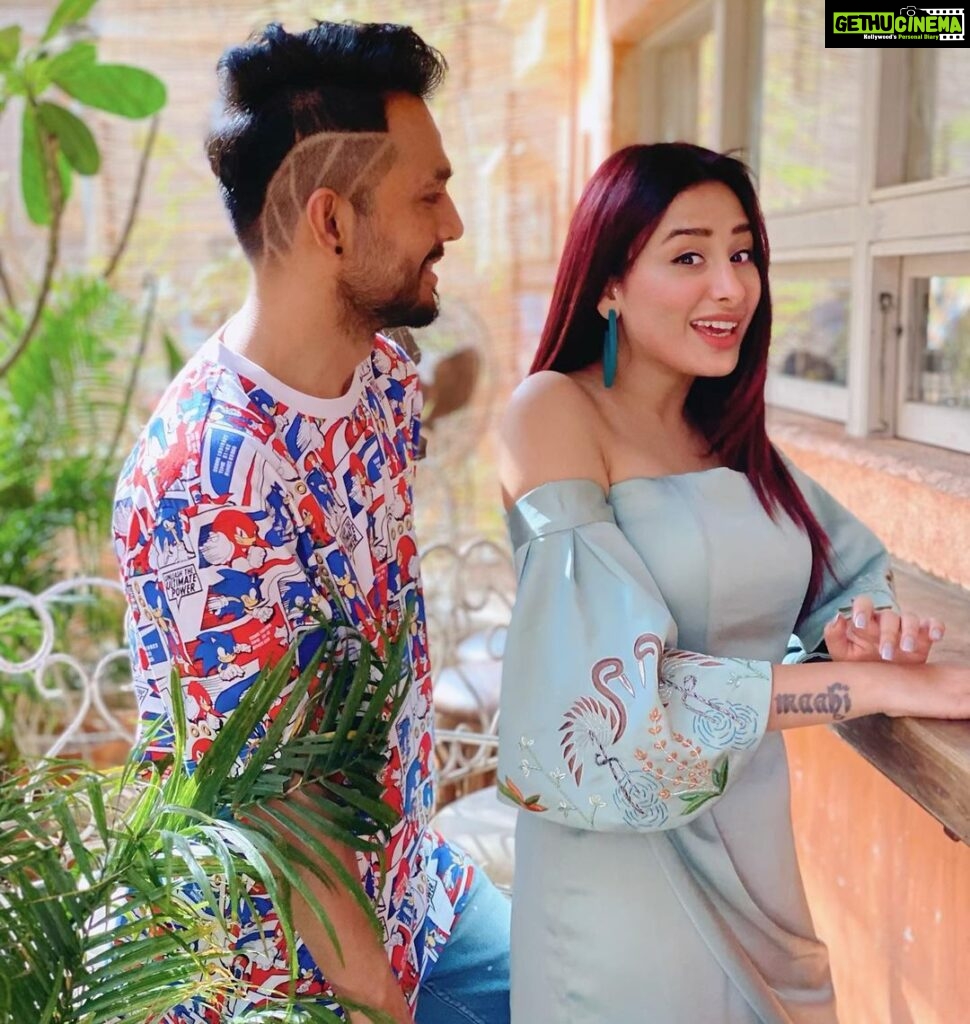 Mahira Sharma Instagram – Kya baat kya baat kya baat sahi hai 😜 @tonykakkar . | Gethu Cinema