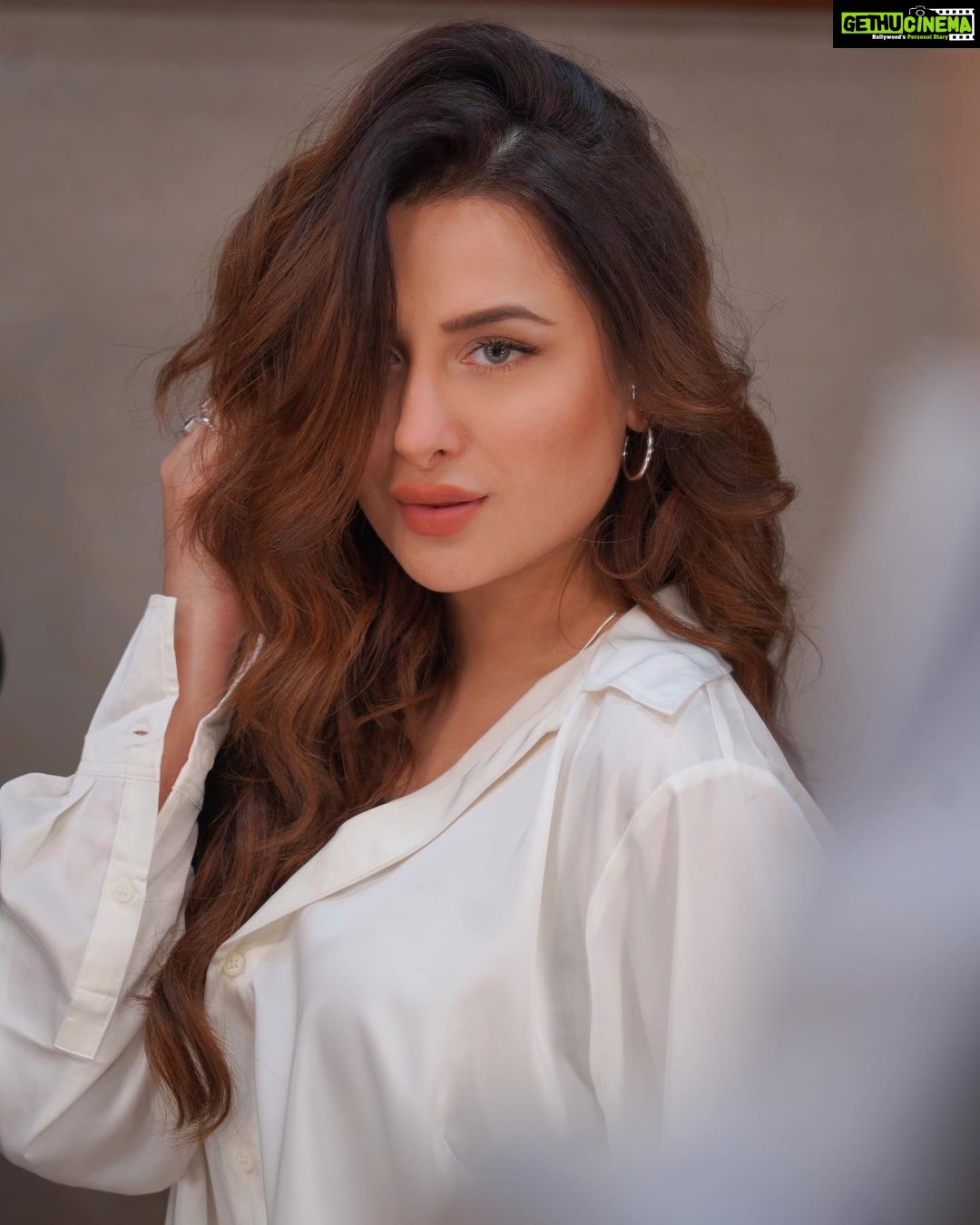 Mahira Sharma Instagram – in your dreams 💭 | Gethu Cinema