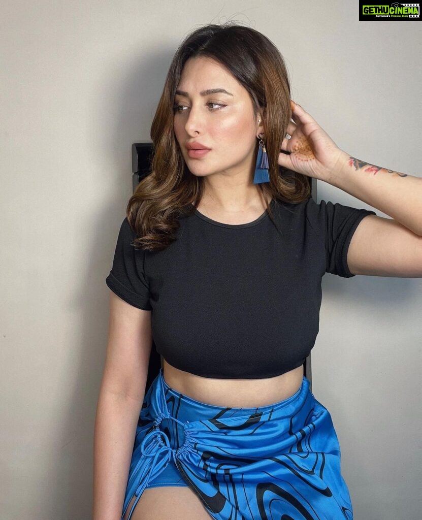 Actress Mahira Sharma HD Photos and Wallpapers October 2022 | Gethu Cinema