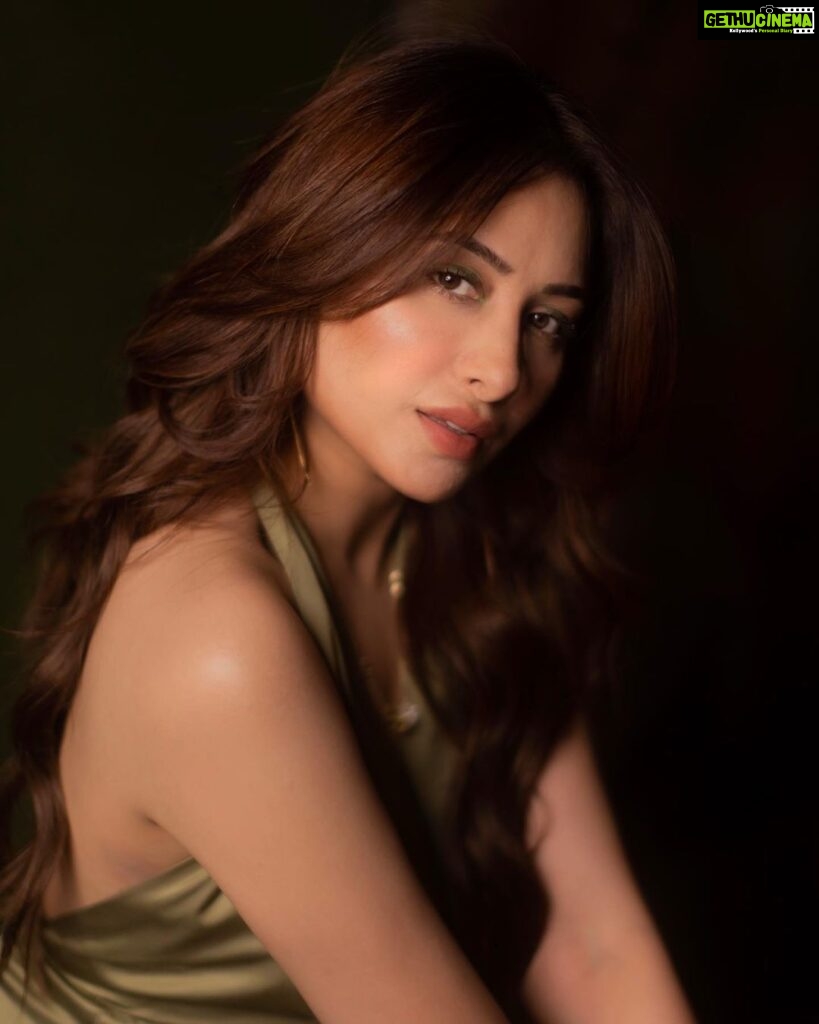 Actress Mahira Sharma HD Photos and Wallpapers October 2022 - Gethu Cinema