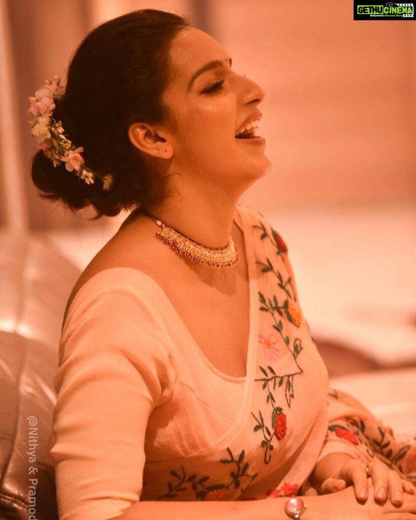 Actress Malavika Menon Hd Photos And Wallpapers March 2023 Gethu Cinema