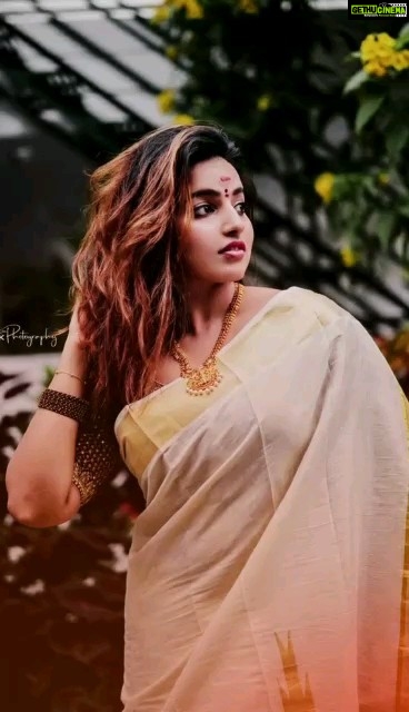 Malavika Menon Instagram - Wearing this elegant rose-silk churi from ...