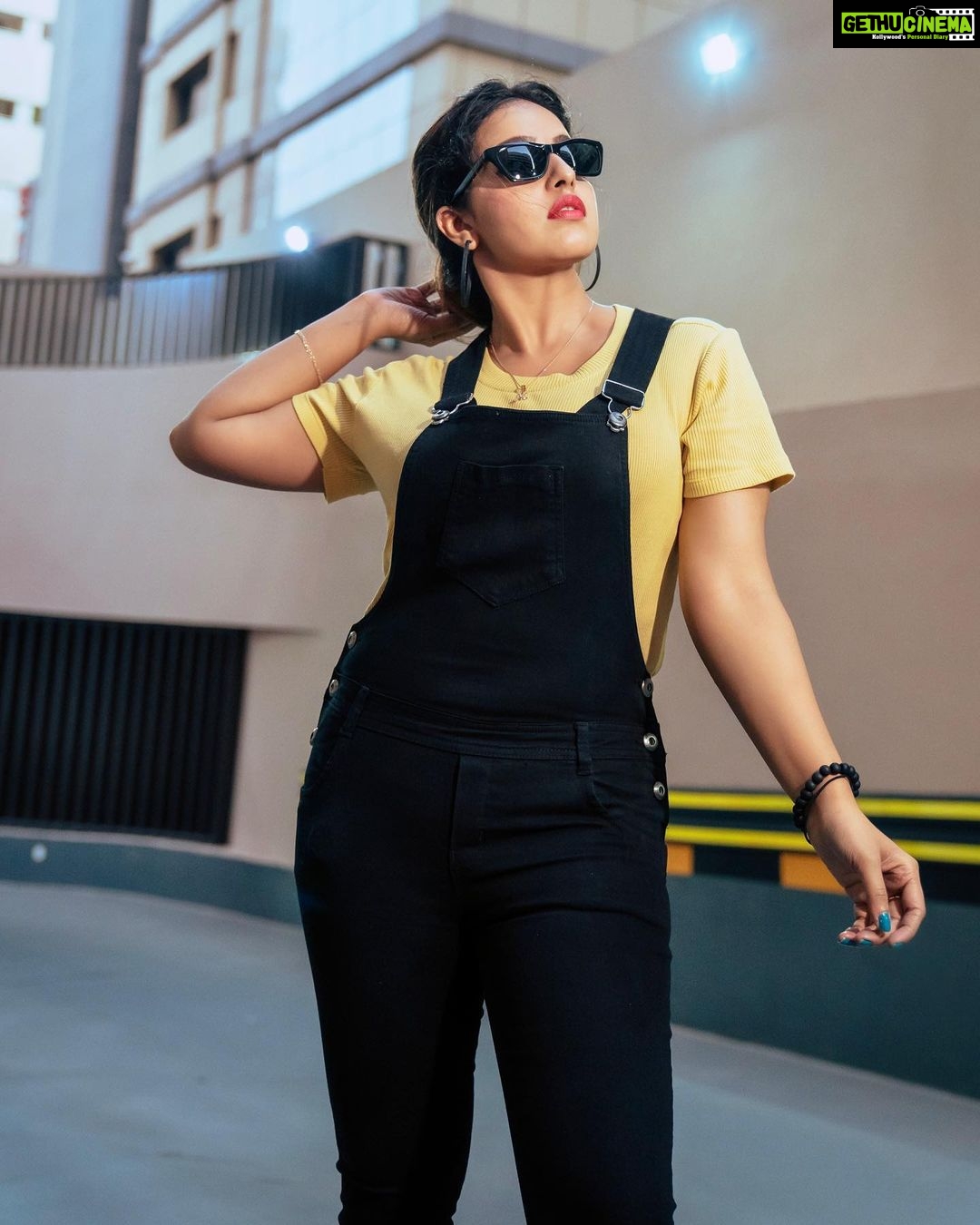 Malavika Menon Instagram – Just two good souls looking each other 🐣🥰🫠 Pc @munavvar_munna | Gethu ...