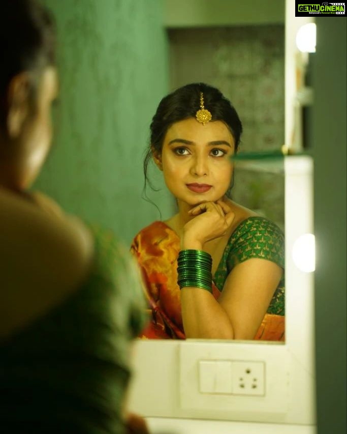 Mayuri Deshmukh Instagram - Gorgeous exclusive Paithani @massakali ...