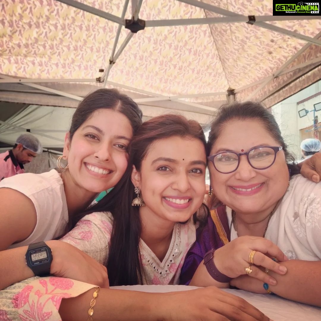 Mayuri Deshmukh Instagram – Mone Baba with his favourite daughter ...