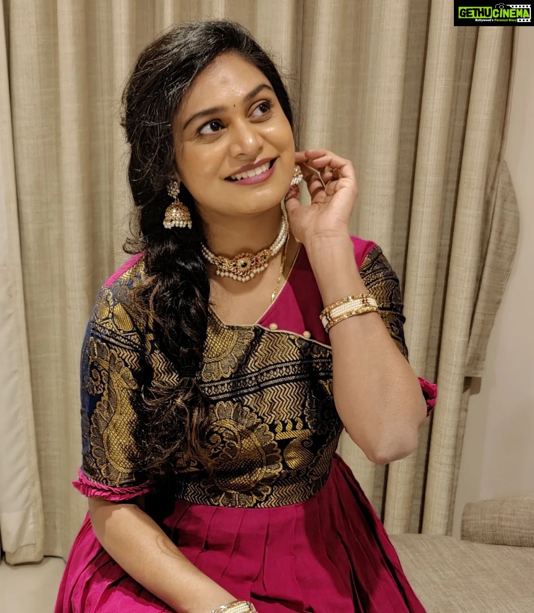Singer Mohana Bhogaraju Wiki Biography Age Gallery Spouse And More Singer Mohana Bhogaraju Wiki Biography Age Gallery Spouse And More