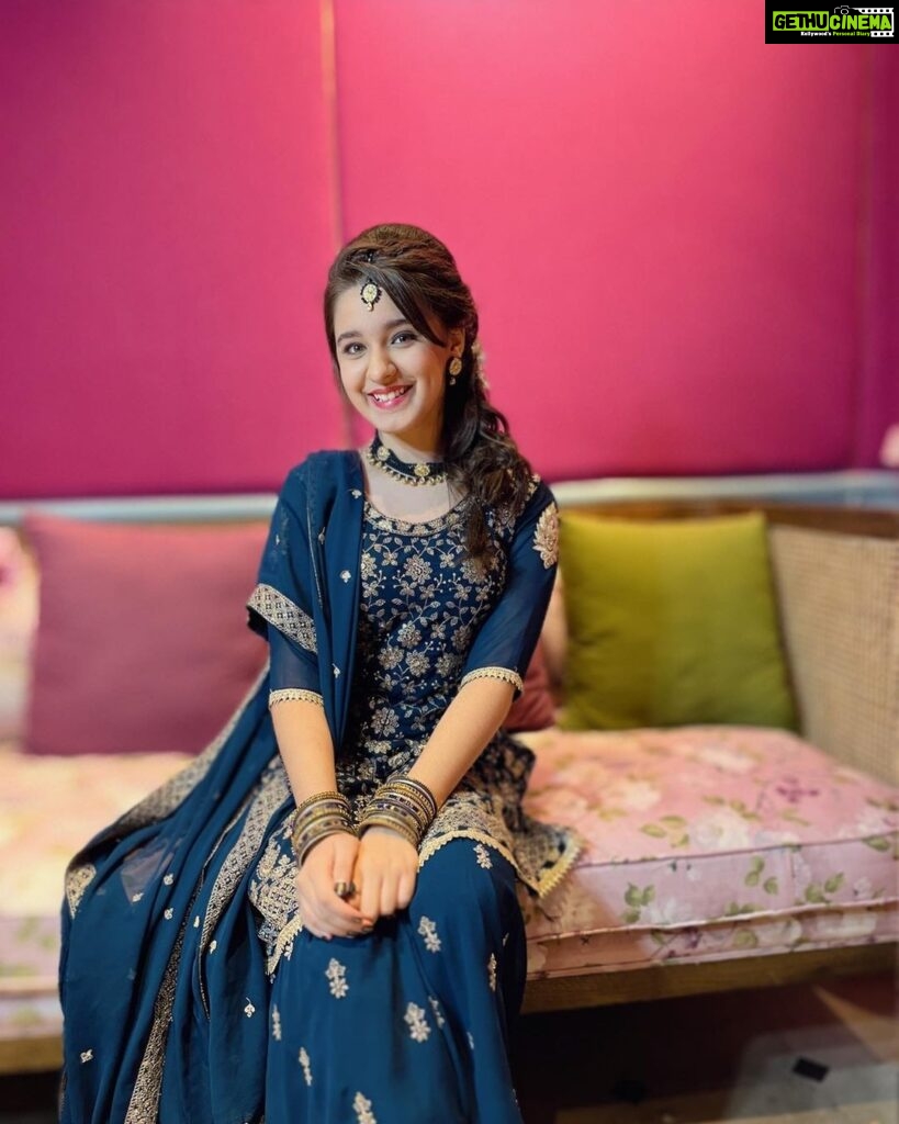 Actress Naisha Khanna HD Photos and Wallpapers November 2022 - Gethu Cinema