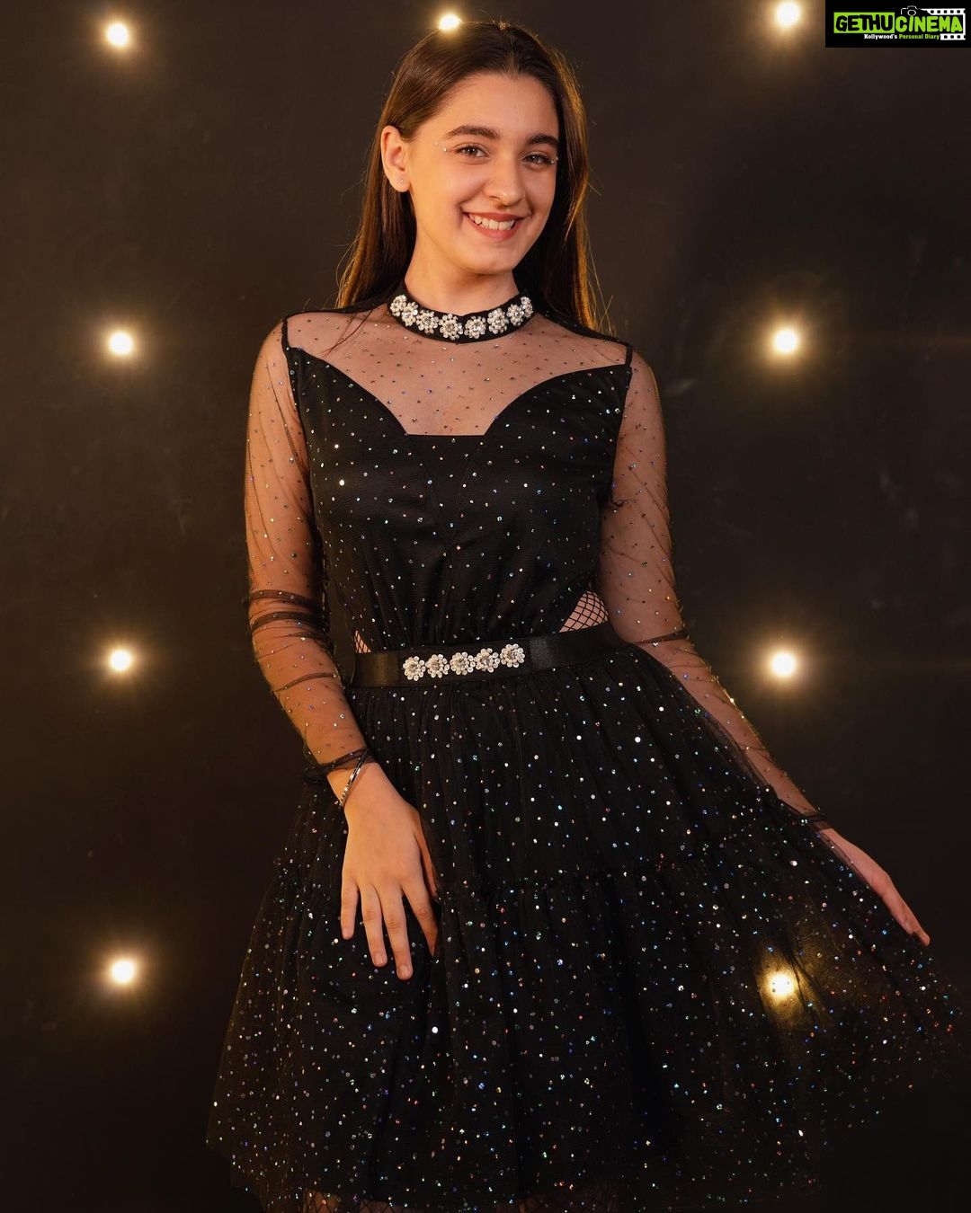 Actress Naisha Khanna HD Instagram Photos and Wallpapers March 2023 ...