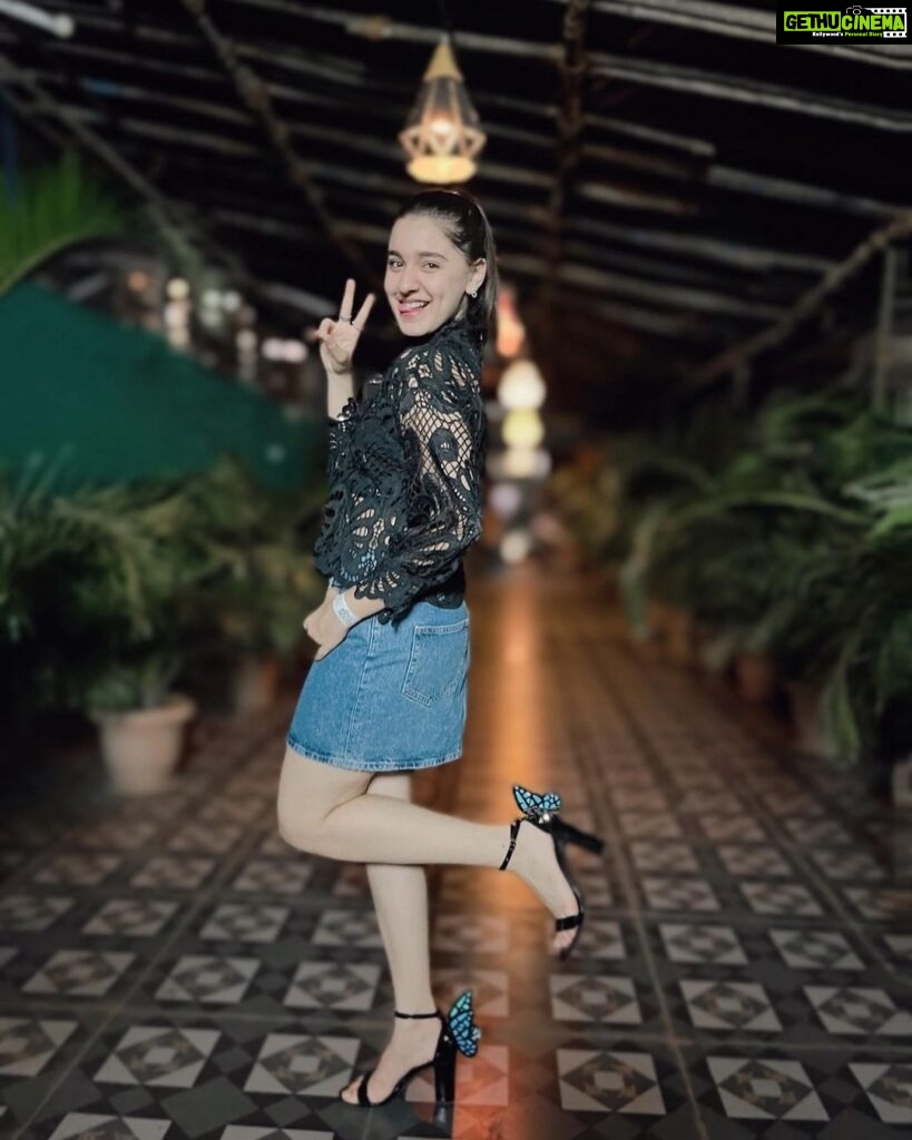 Actress Naisha Khanna HD Instagram Photos and Wallpapers October 2022 ...