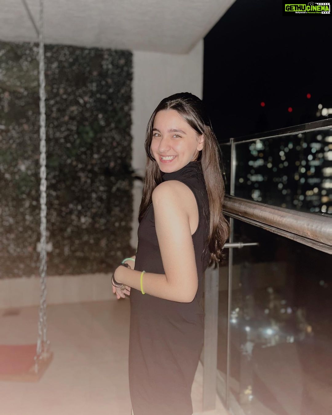 Actress Naisha Khanna HD Instagram Photos and Wallpapers September 2022 ...