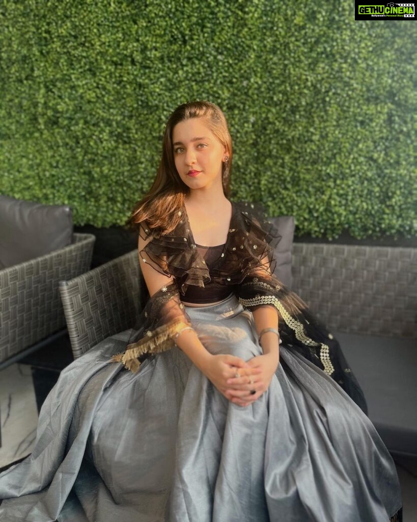 Actress Naisha Khanna HD Photos and Wallpapers November 2022 - Gethu Cinema