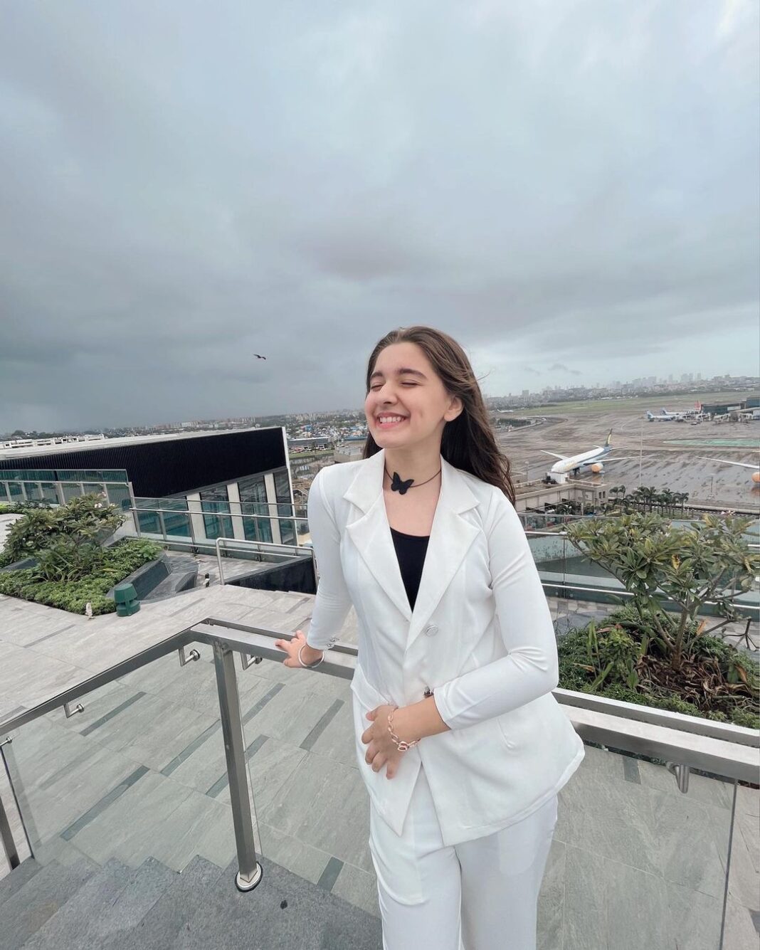 Actress Naisha Khanna HD Photos and Wallpapers October 2022 | Gethu Cinema