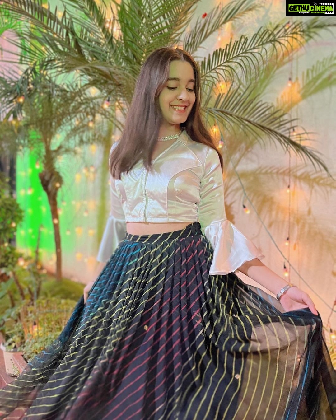 Actress Naisha Khanna HD Instagram Photos and Wallpapers January 2023 ...