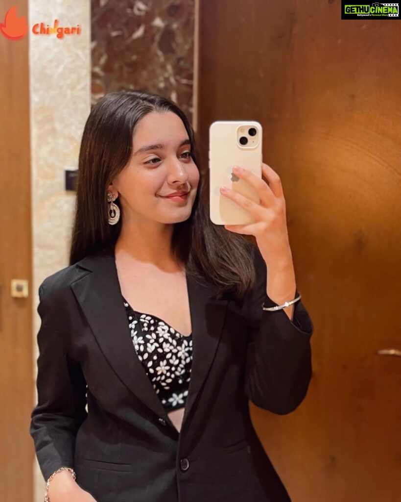 Actress Naisha Khanna HD Instagram Photos and Wallpapers January 2023 ...