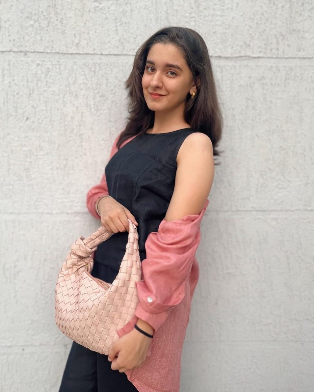 Actress Naisha Khanna HD Photos and Wallpapers April 2023 - Gethu Cinema