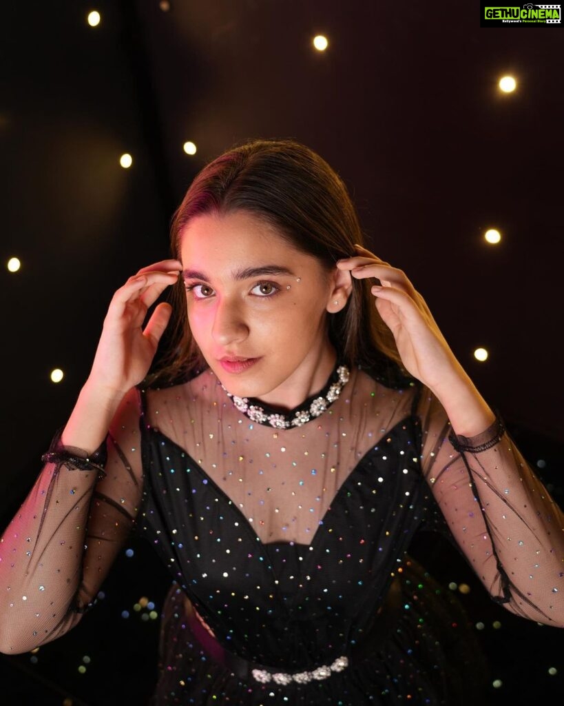 Actress Naisha Khanna HD Instagram Photos and Wallpapers April 2023 ...