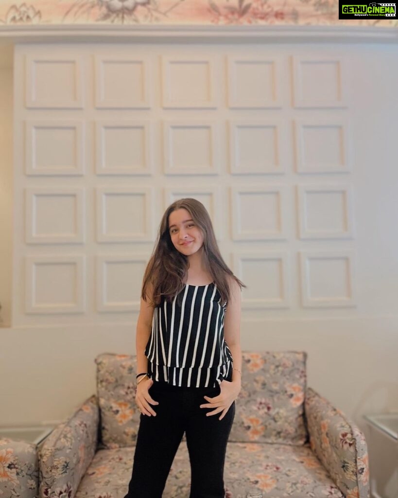 Actress Naisha Khanna HD Instagram Photos and Wallpapers March 2023 ...